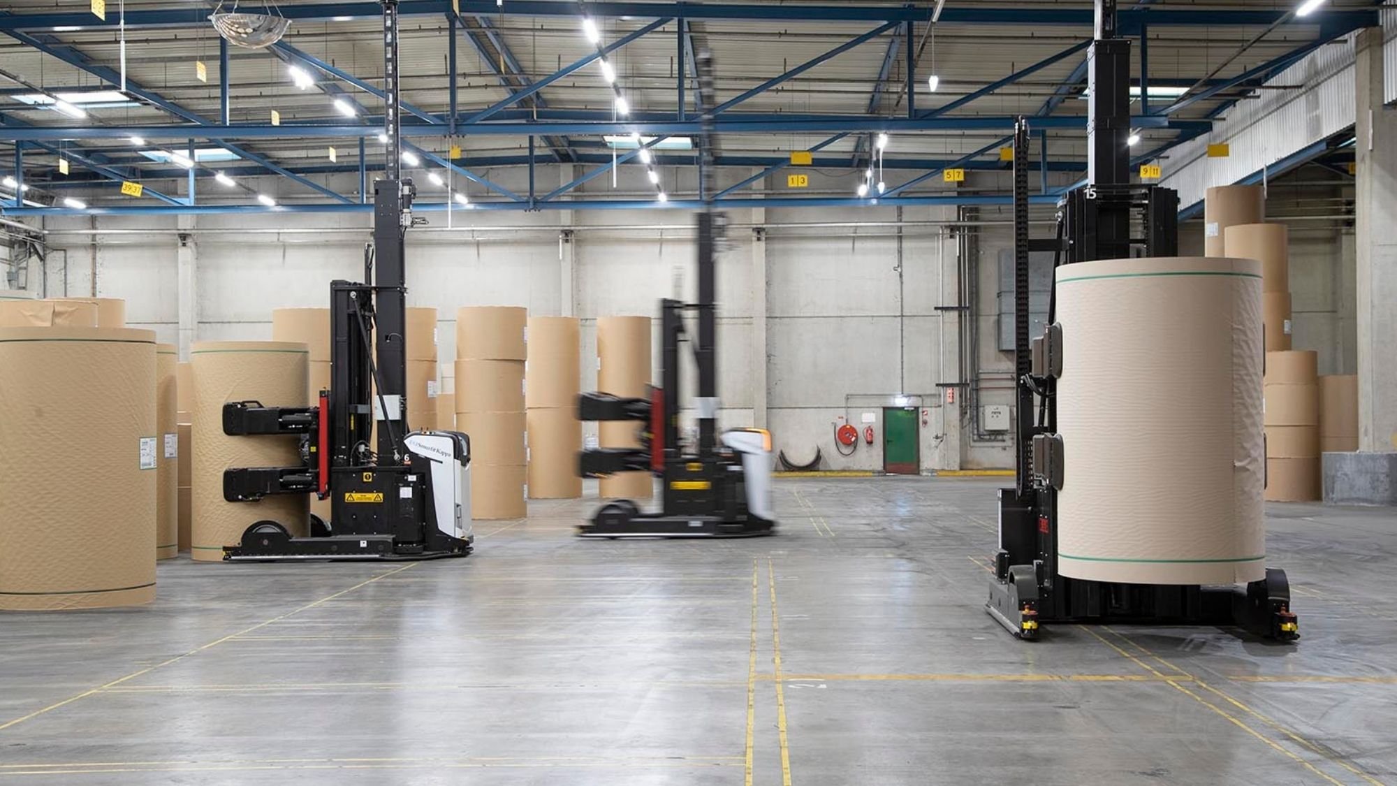 Solutions - Industries - Paper and Packaging | Logisnext Europe