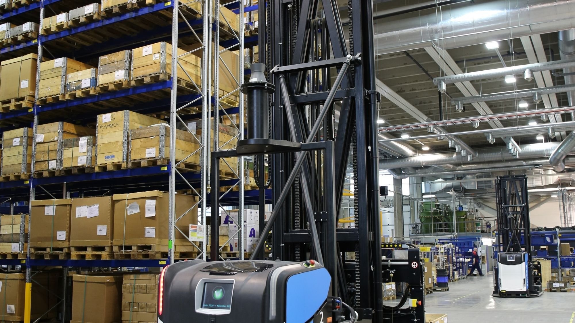 Solutions - Industries - Warehousing | Logisnext Europe